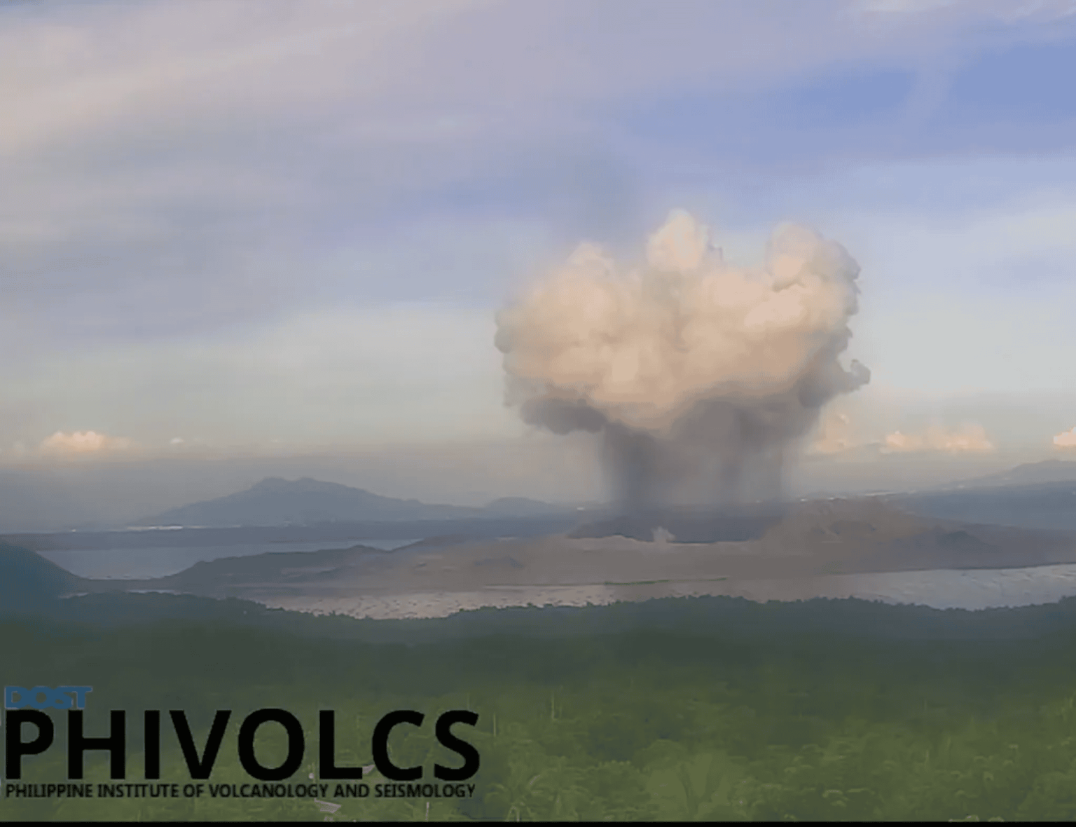 Phivolcs, walang naitalang ashfall mula sa pagputok ng Taal Volcano - IBCTV 13