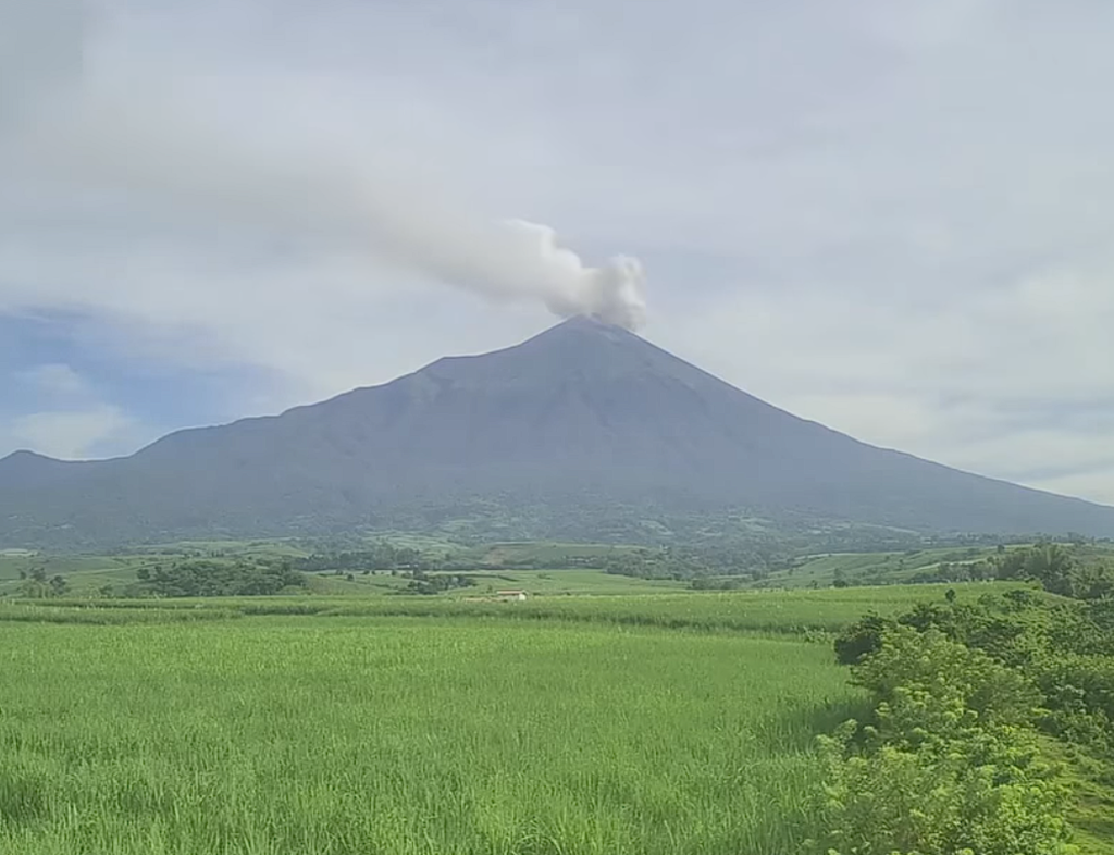 3 ashing events, 17 volcanic earthquakes, naitala sa bulkang Kanlaon - IBCTV 13