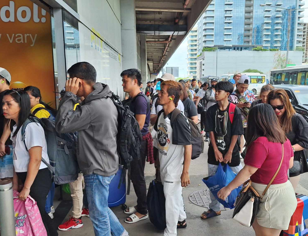 Higit 900,000 pasahero, dumagsa sa PITX ngayong Undas Season - IBCTV 13