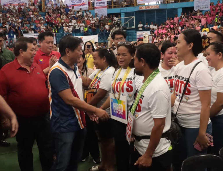 P5,000 cash aid, ipinagkaloob sa 4Ps beneficiaries na natanggap sa ...